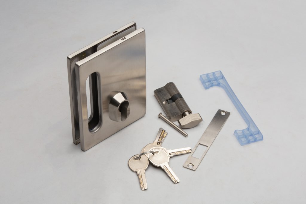 SLIDING/ FOLDING FRAMELESS DOOR LOCK - Naqiyah